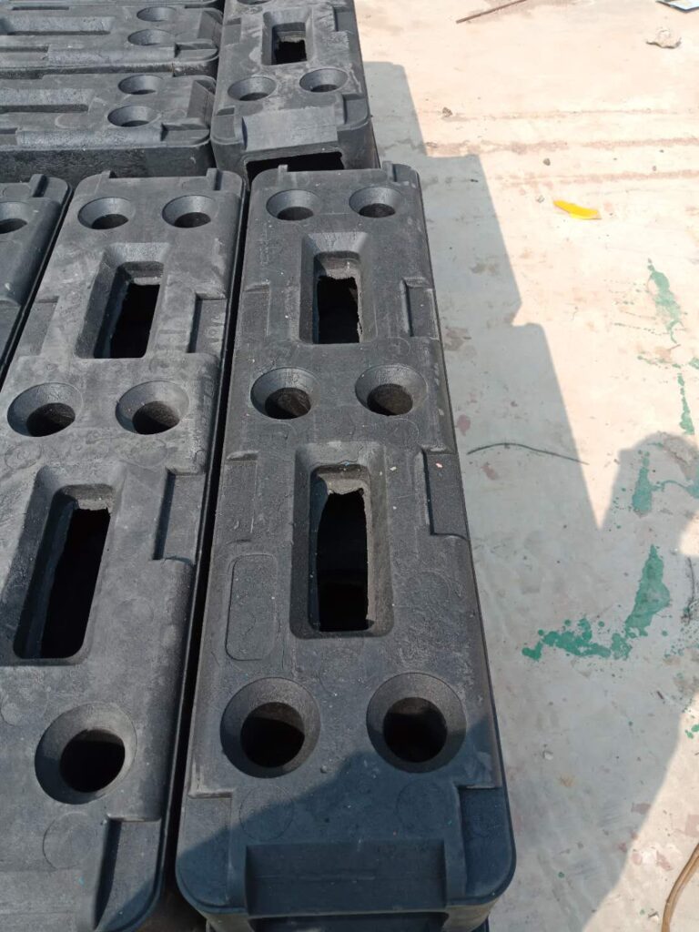 High-Quality Recyclable Rubber Feet for Temporary Fencing